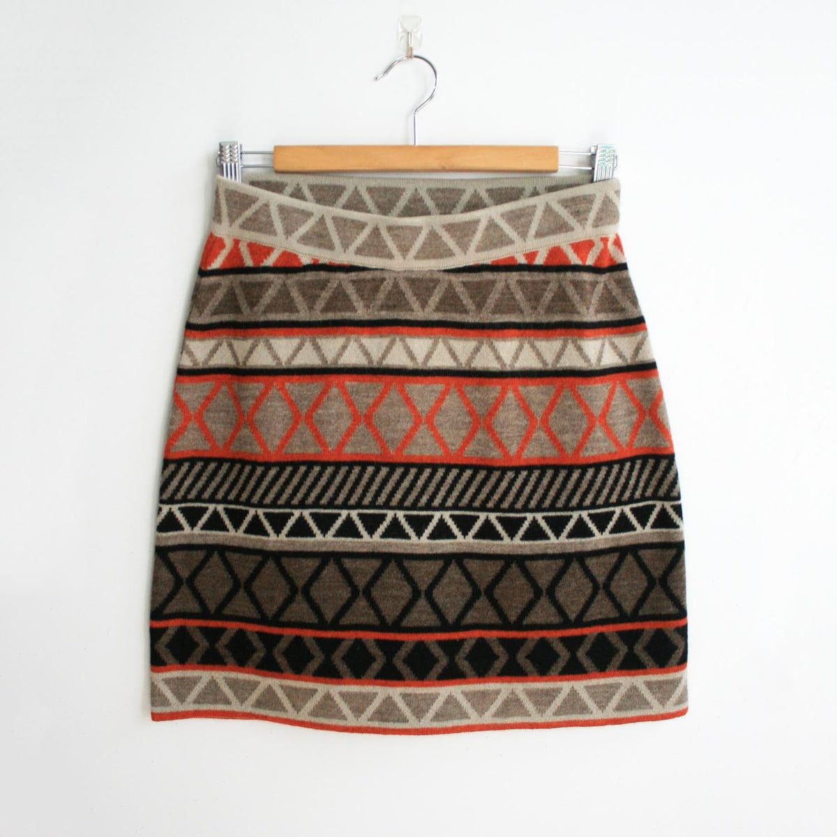 BOTTOMS – Beyond Threads